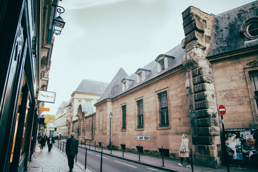 The prison of strength - Le Marais Mood